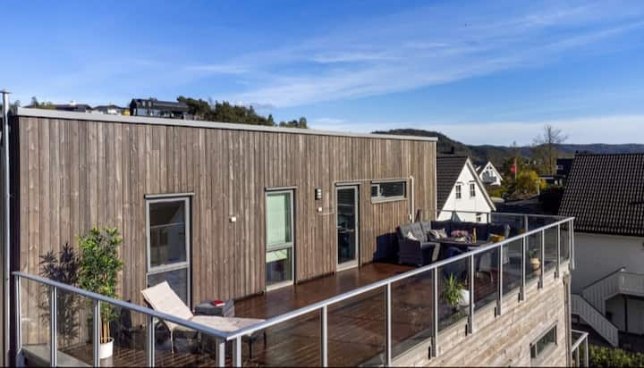 Toppleilighet Ved Bybanen. 3 Soverom Og Garasje - Aeropuerto de Bergen-Flesland (BGO)