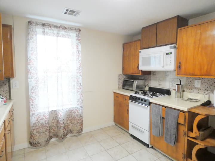 Charlesriverharvardmit 2ndfl Priv Entr Bedroom - Cambridge, MA