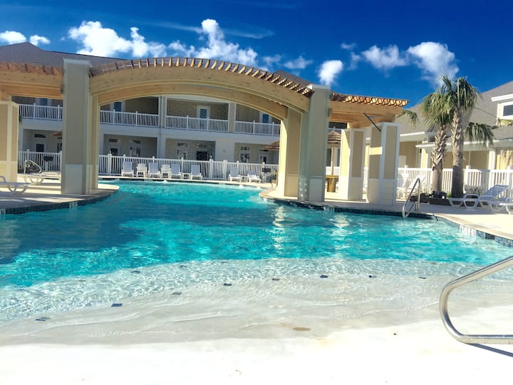 *Block To Beach - Heated Tropical Pools - Sleeps 6 - Whitecap Beach, TX
