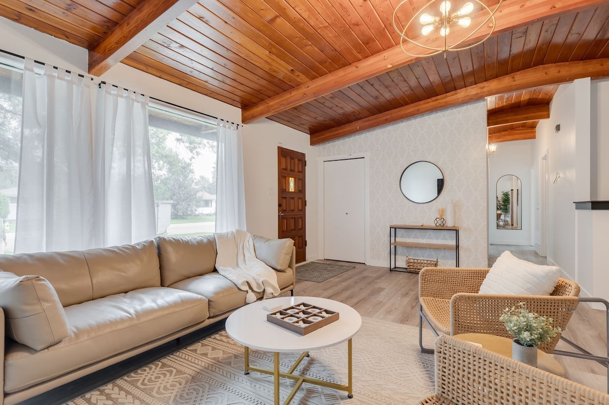 West Edmonton Vacation Rentals & Homes - Edmonton, Canada | Airbnb