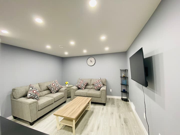 Beautiful 2 Bedroom Suite ! - Calgary