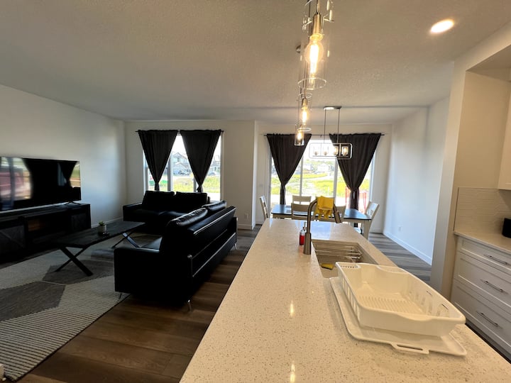 Charming 3-br Home Near Banff Explore The Rockies! - コクラン