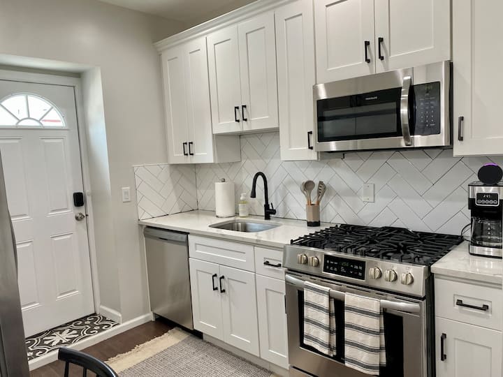 Chic City Duplex – Near Manhattan - West New York