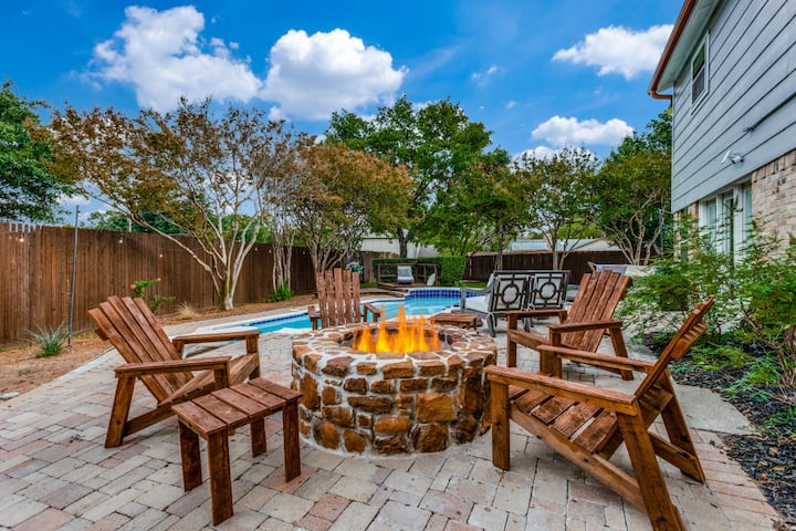 The Magnolia | Queen Bedroom | Pool & Hot Tub - Richardson, TX