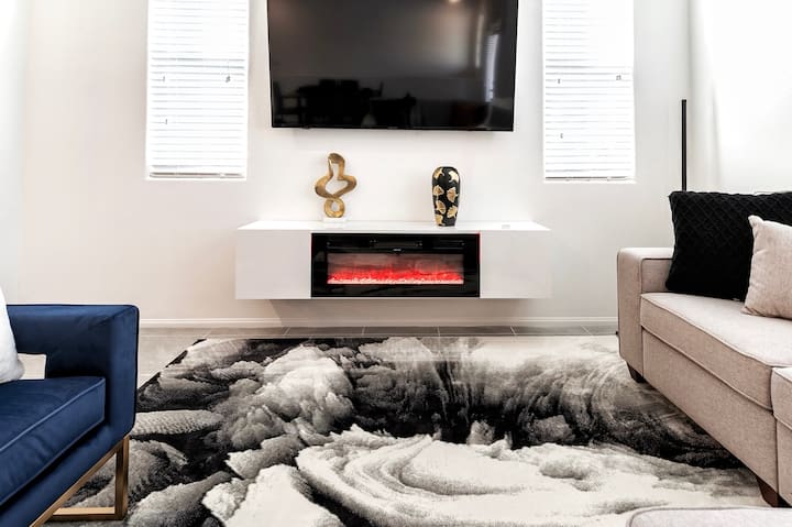 Las Vegas Luxe Landing | Strip Minutes Away! - Las Vegas Strip, NV