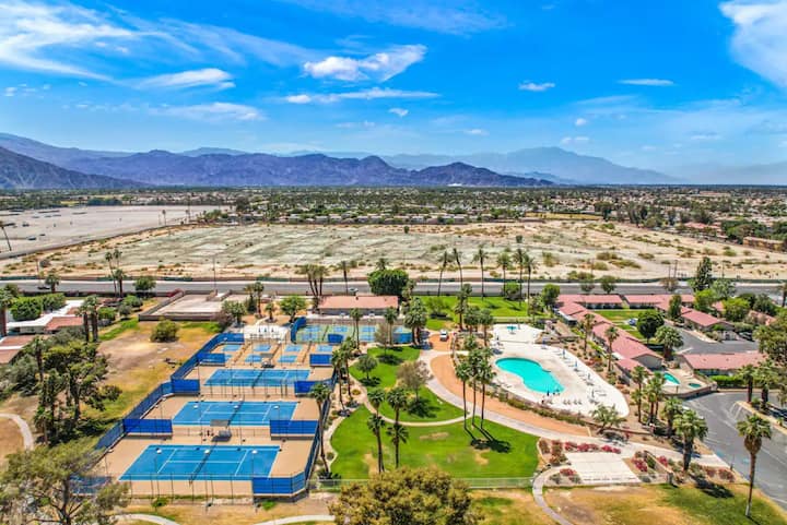 Cozy Casita W/ Salt Water Pool, Jacuzzi & Tennis - Indio, CA