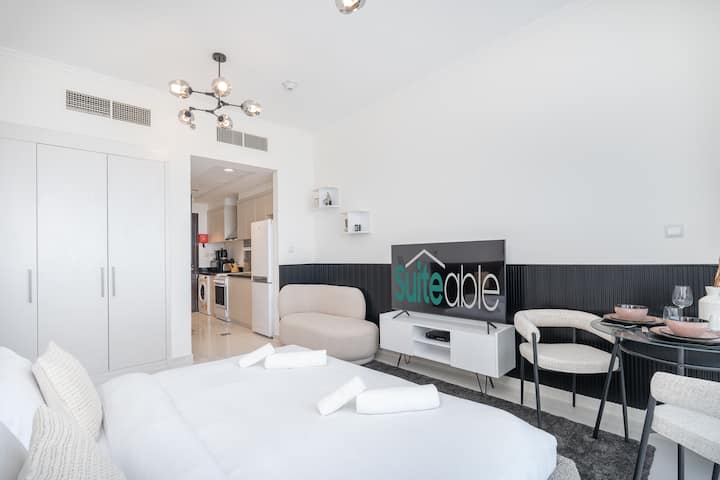 Executive Studio In Damac Hills By Suiteable - Dubai