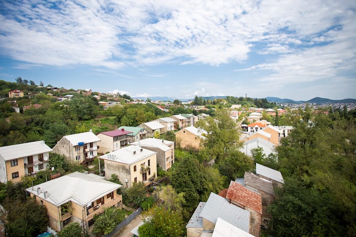 10th Floor · Stylish 2br · Fast Wifi · New Build - Georgien