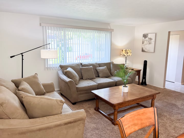 *King Bed!*3 Bedrooms With Tvs*garage*sunroom* - 파마