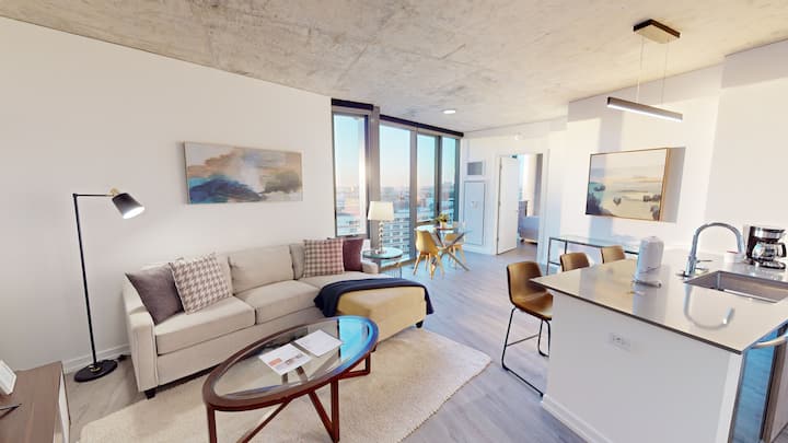 Expansive River North 2 Bed Den - Chicago, IL
