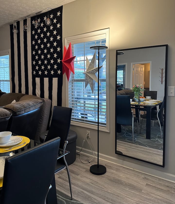 Modern Oasis In Atlanta Metro - Gotham City, Austell