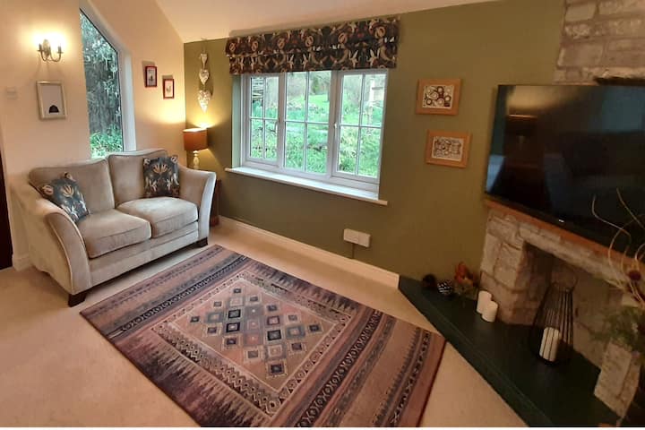 Cock & Dog Cottage. 2 X Superking/twin. 4 Guests. - Bromsgrove