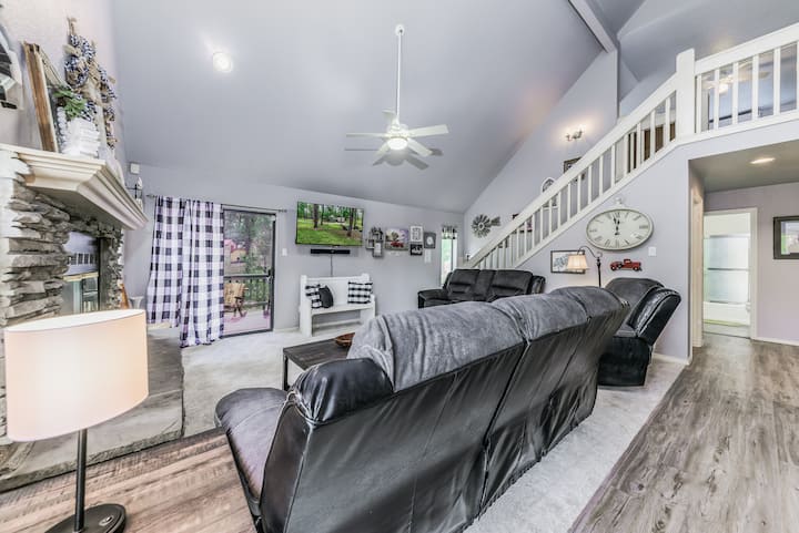 No Airbnb Fees! Trails End/16+ Guests /Hot Tub! - Ruidoso, NM