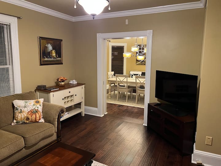 Spacious Victorian Home | Family + Pet Friendly - Framingham
