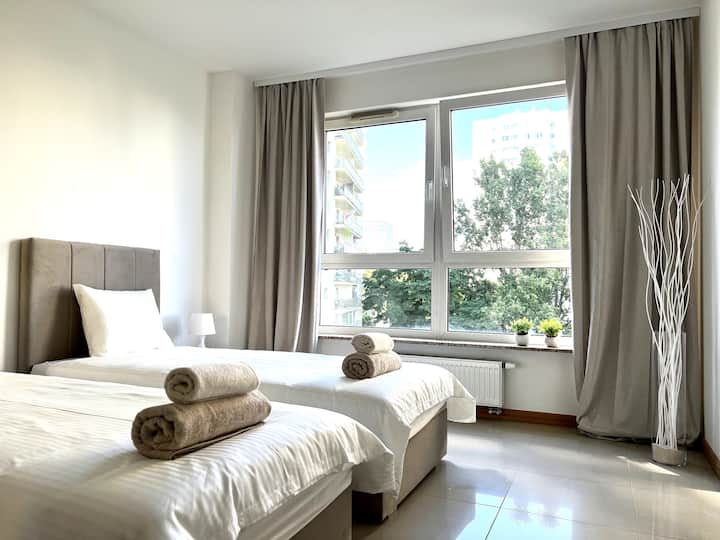 Przytulne Dwa Pokoje Blisko Metra Na Mokotowie - Varsovie