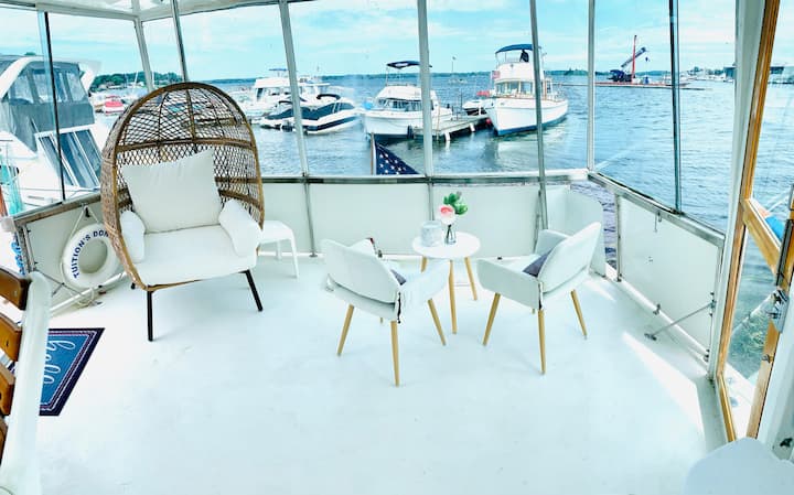 Beautiful Yacht In Clayton, Ny! - Gananoque