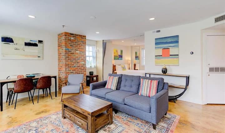 Luxury Downtown Loft - Winston-Salem, NC