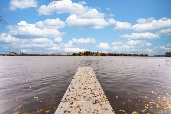 Lakefront Escape | 2 Docks • Fire Pit • Grill - Chippewa Falls, WI