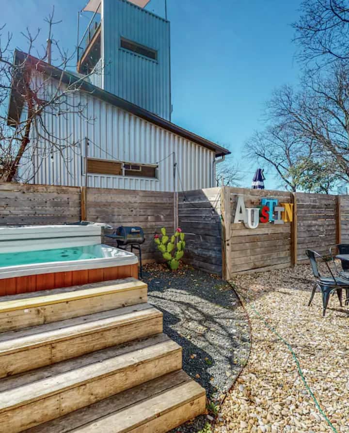 Hot Tub & 5 Bedrooms …Vibrant Fun Downtown - オースティン, TX
