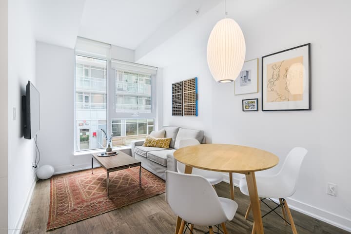 Condo In Downtown Toronto - Toronto, ON