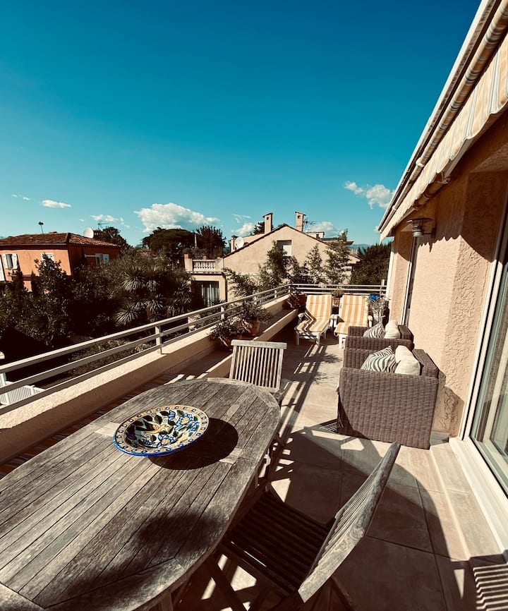 Cozy Vacation Home With Spacious Terrace And Pool - Antibes