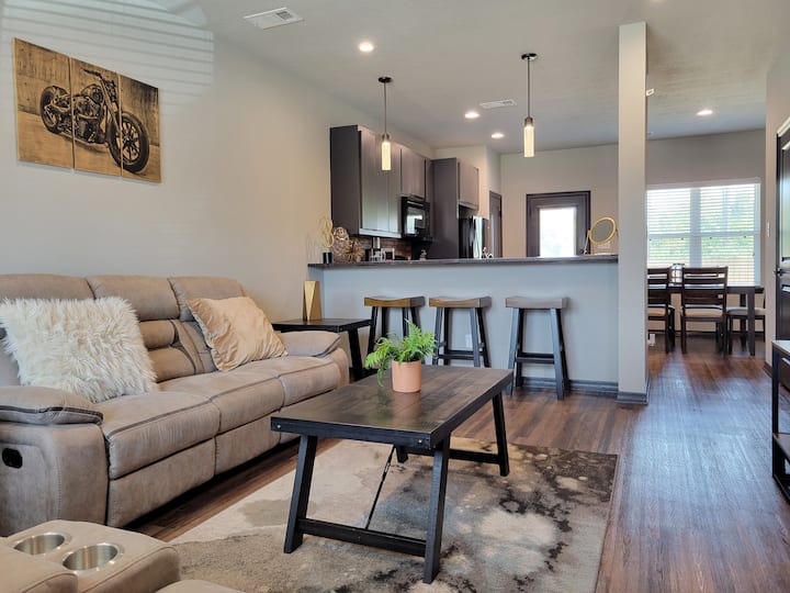Veteran's Park, 2 Bedrm, 2.5 Bath, Pool, Game Room - College Station, TX