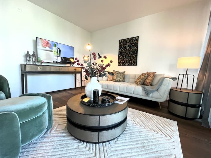 Up In The Sky: Metropolitan Towers 1 Bed Apartment - Zürich