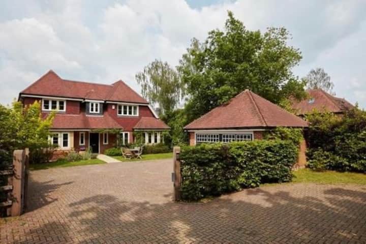 Luxury 5 Bed Home - Sleeps 10 - Crowborough