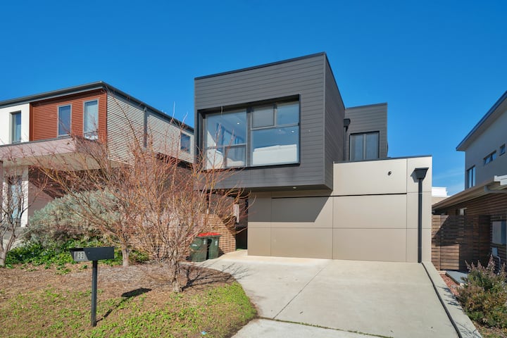 4 Br Modern Stylish Home In Lawson - Canberra