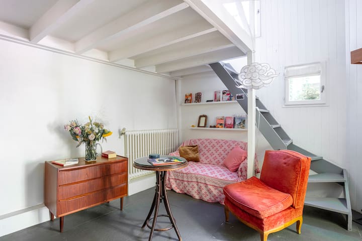 Studio With Unique Outside Space In Paris 10th - Quartier latin