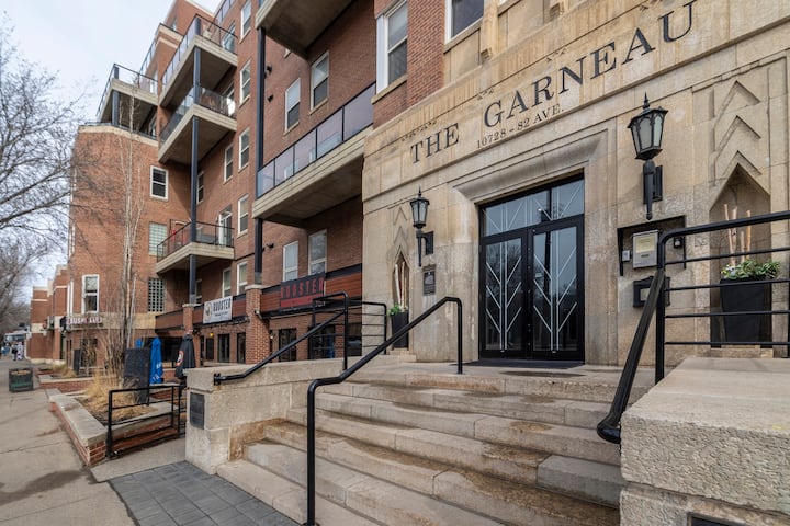 New York 2 Story Loft In The Heart Of Whyte/uofa - 