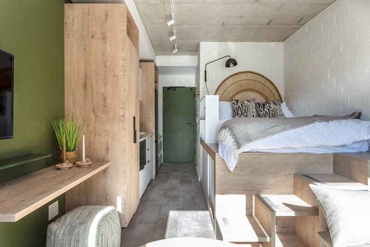 Trendy Seapoint Apartment - Camps Bay