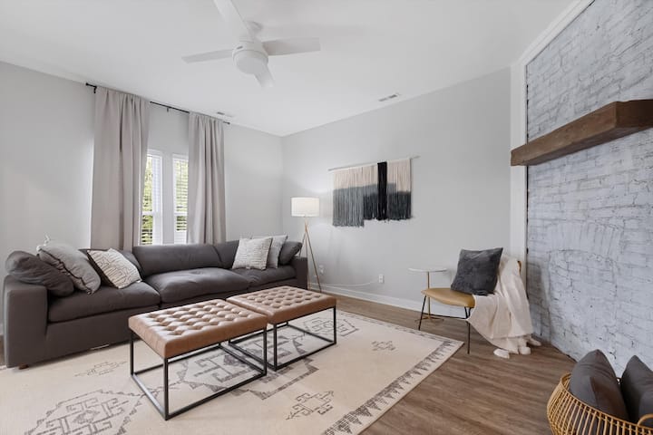 Brbn Trl | Large Space| Fun Yard | Newly Renovated - Louisville, KY