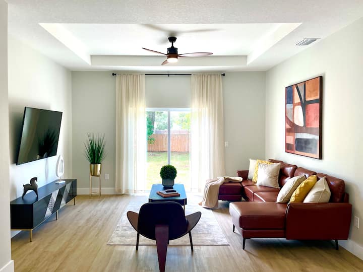 Chelsea’s Modern Haven - Sunset Beach, Tarpon Springs