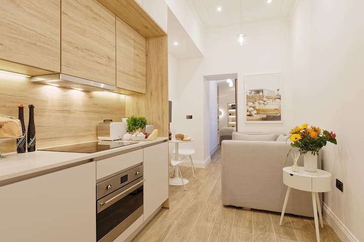 Superb Studio In The Basement- Shared Bathroom - Central London