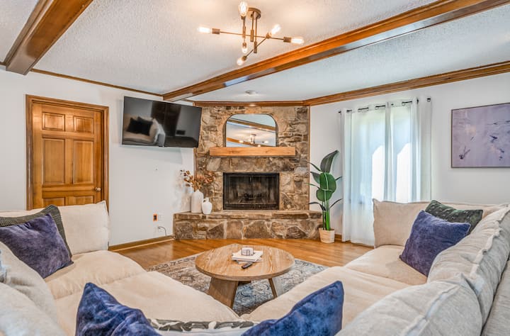 Massive Home In East Memphis - Memphis, TN
