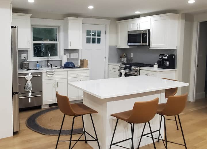 Ocean Breeze Spring/summer Rental - Mashpee, MA