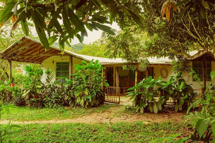 Mamá Luna - Reserva Zafra - San Rafael, Colombia