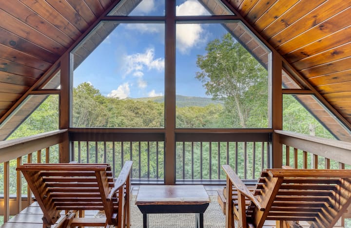 Highland Hideaway Cabin - Mineral Bluff, GA
