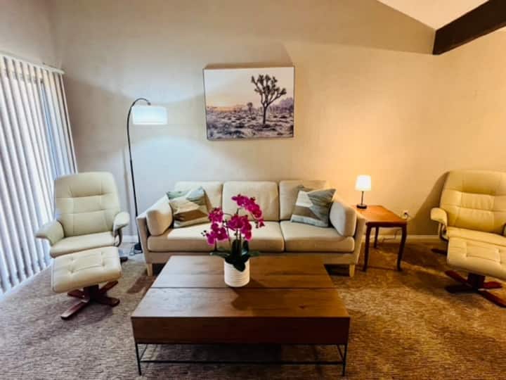 Upstairs Condo At The Oasis/patio Views - Palm Springs, CA