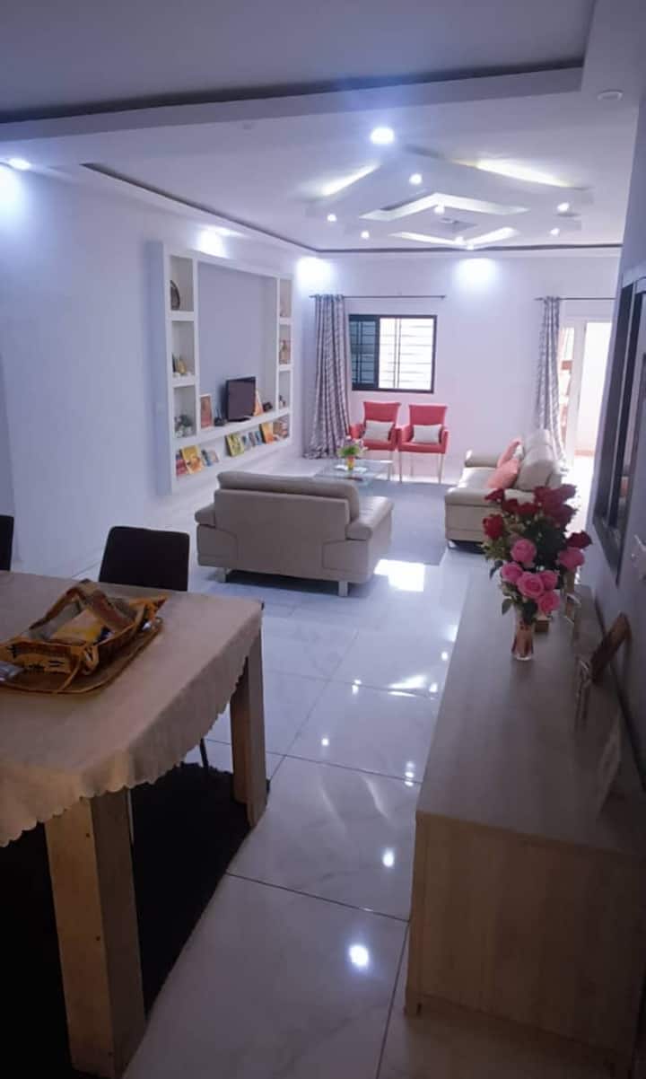 Beautiful 4 Bedroom Family Home. Can Host 8persons - Abidjan