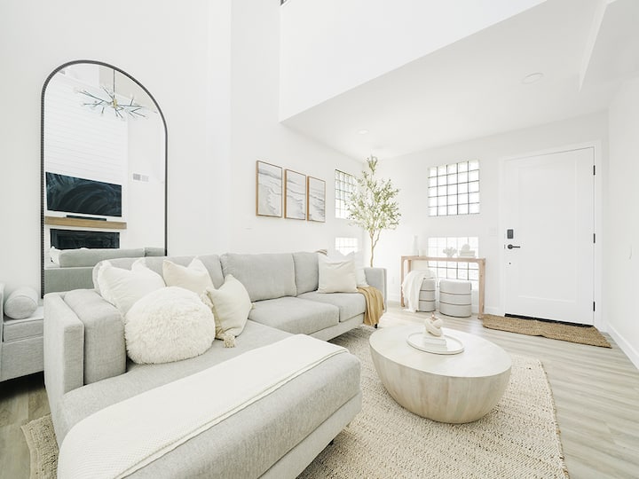 Luxe Coastal Living - Huntington Beach, CA