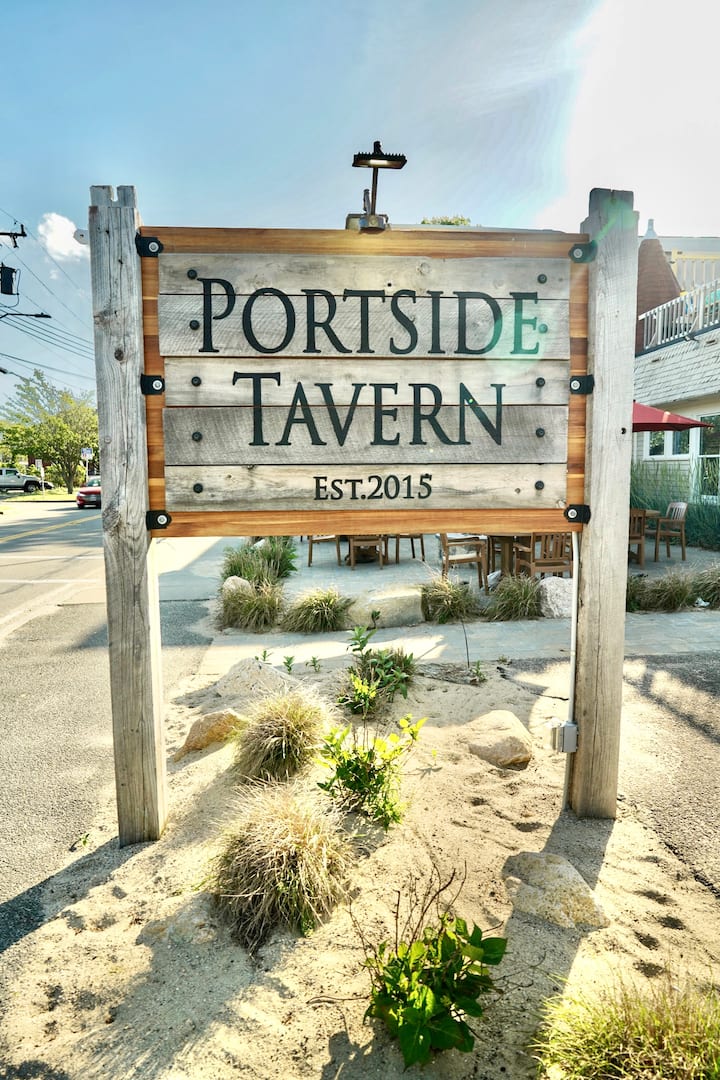 Central Hyannis Downtown! 4 Bed-4 Bath-4 Kitchen! - Barnstable, MA