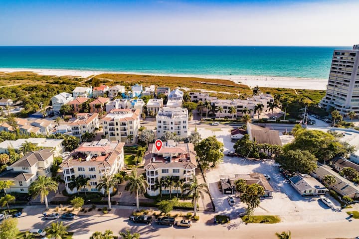 Coastal Luxury Penthouse - Sarasota, FL