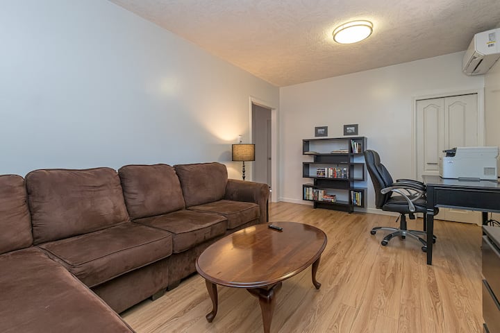 Central Location, Clean And Comfortable - Victoria