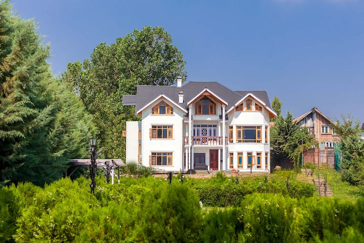 4br-hill+dal Lake View-buhayra Lakefront @Srinagar - Srinagar