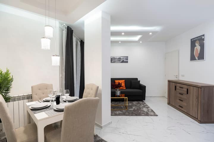 Central Luxury Apart & Parking - Sofia