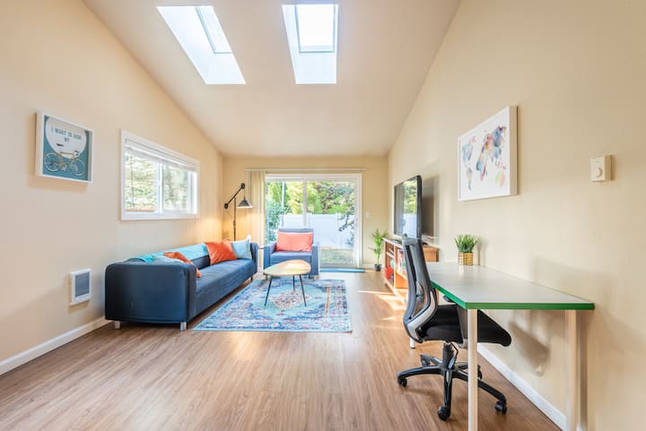Perfect 1 Bdrm Condo, Away From City Riff Raff - Beaverton, OR