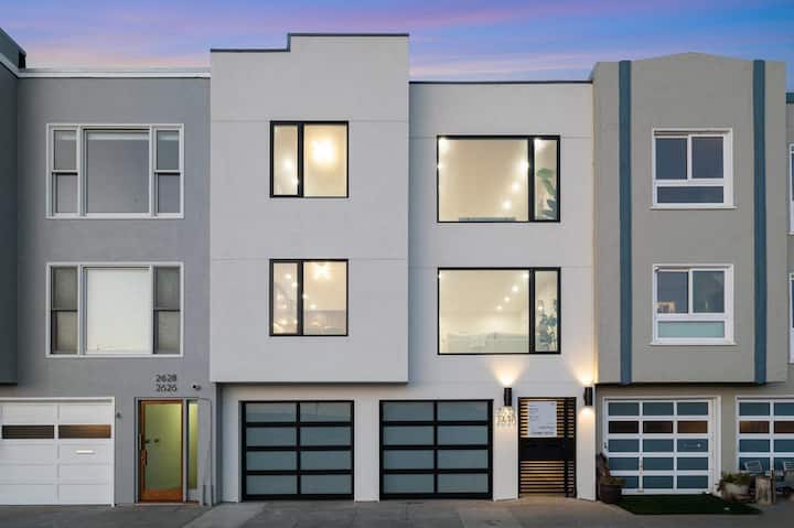 Hosted Top Floor Luxury Beachfront Apartment - San Francisco, CA