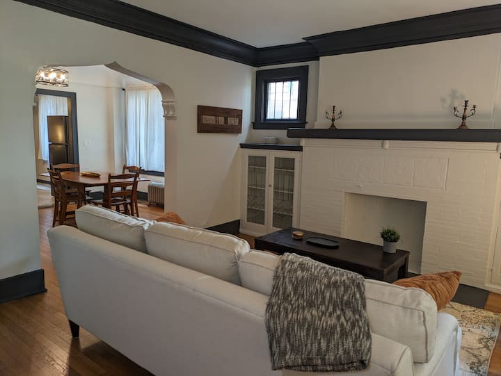 Lovely Home On A Quiet, Treelined Street! - Detroit, MI